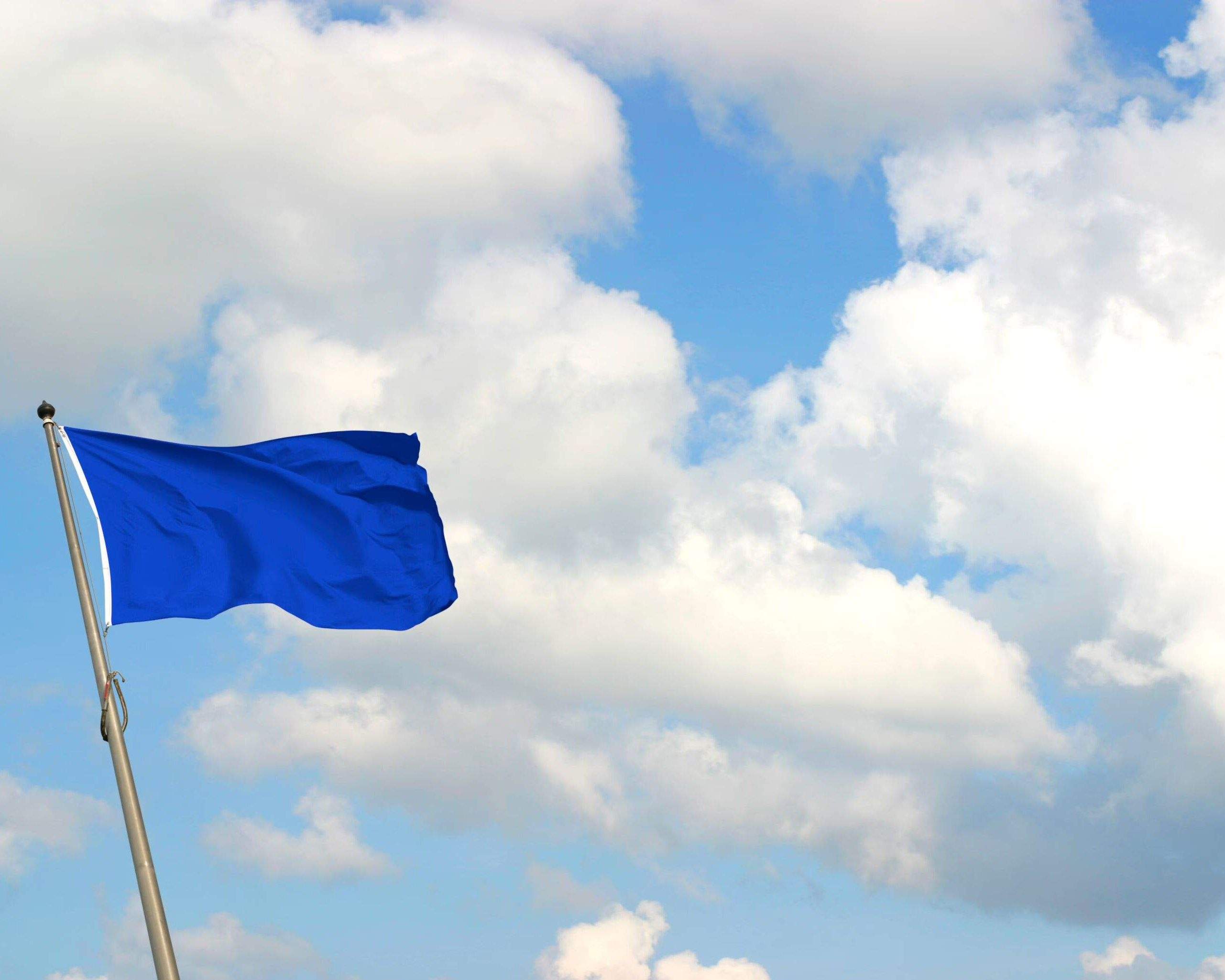 Die verschiedenen Flaggen am Strand und ihre Bedeutung - KAYAK