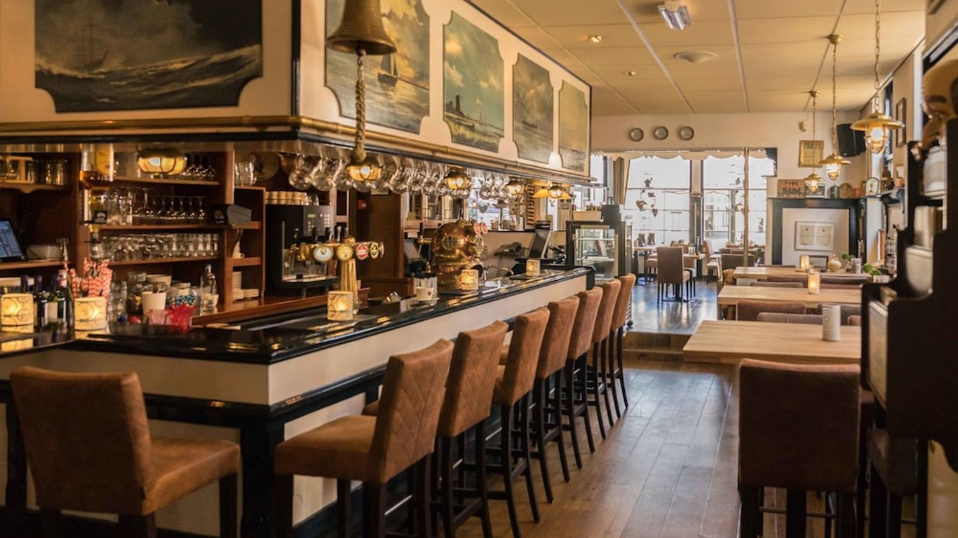 de Gulden Leeuw ab 125 €. Hotels in Warkum - KAYAK