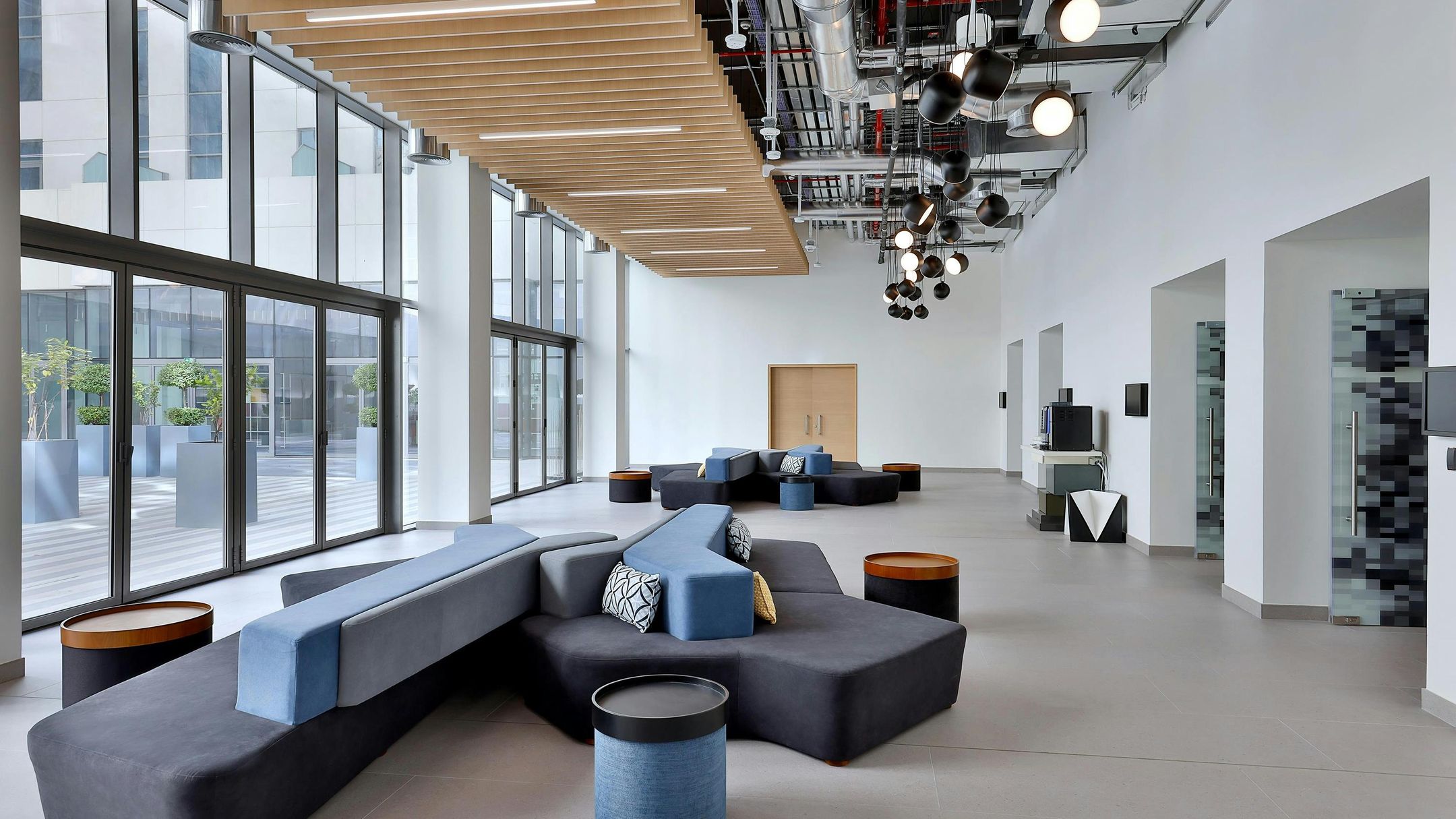 Aloft Al Mina, Dubai ab 32 €. Hotels in Dubai - KAYAK