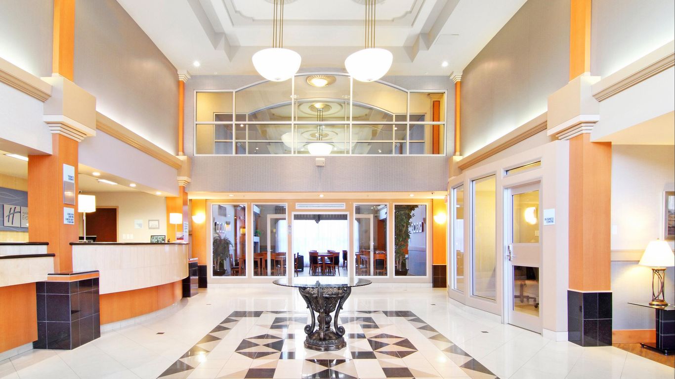 Holiday Inn Express & Suites Calgary South-Macleod Trail S ab 76 ...